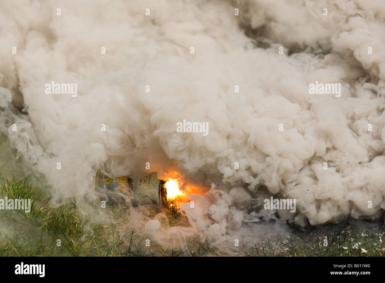 Smoke grenade hi-res stock photography and images - Alamy