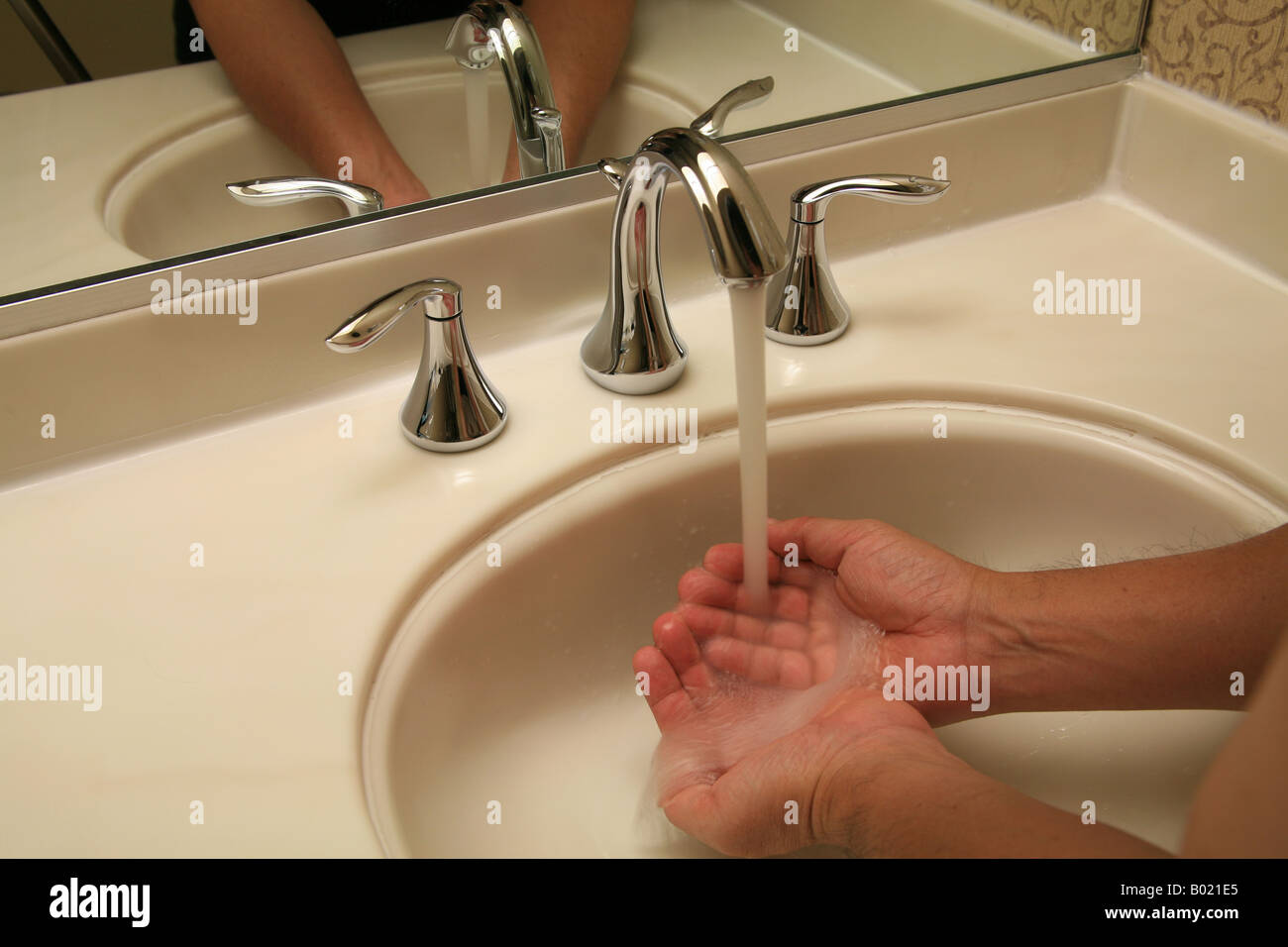 Wash hand stand hi-res stock photography and images - Alamy