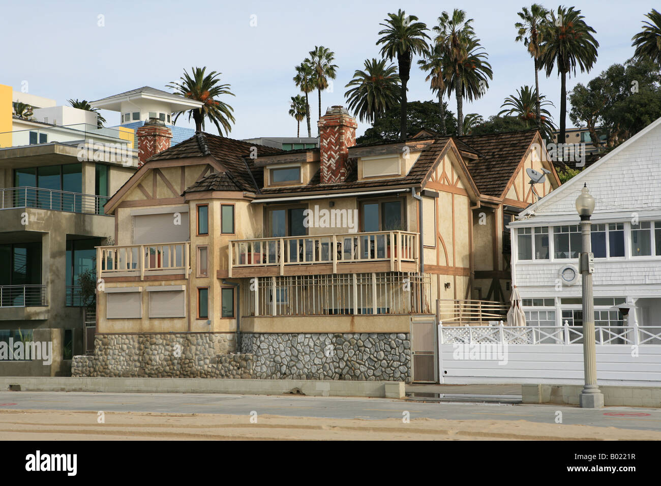 Beach houses along the sea front Santa Monica Los Angeles California ...