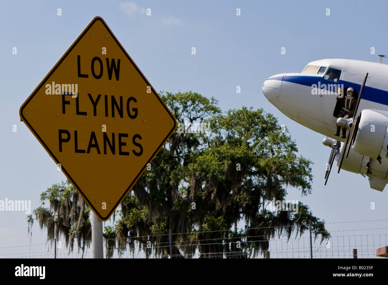 Planes sign hi-res stock photography and images - Alamy