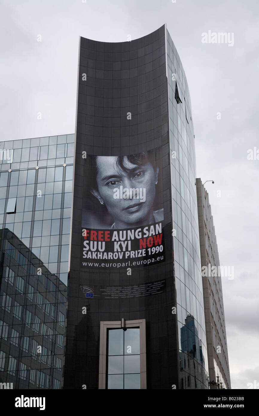Burmese activist daw aung san suu kyi hi-res stock photography and ...