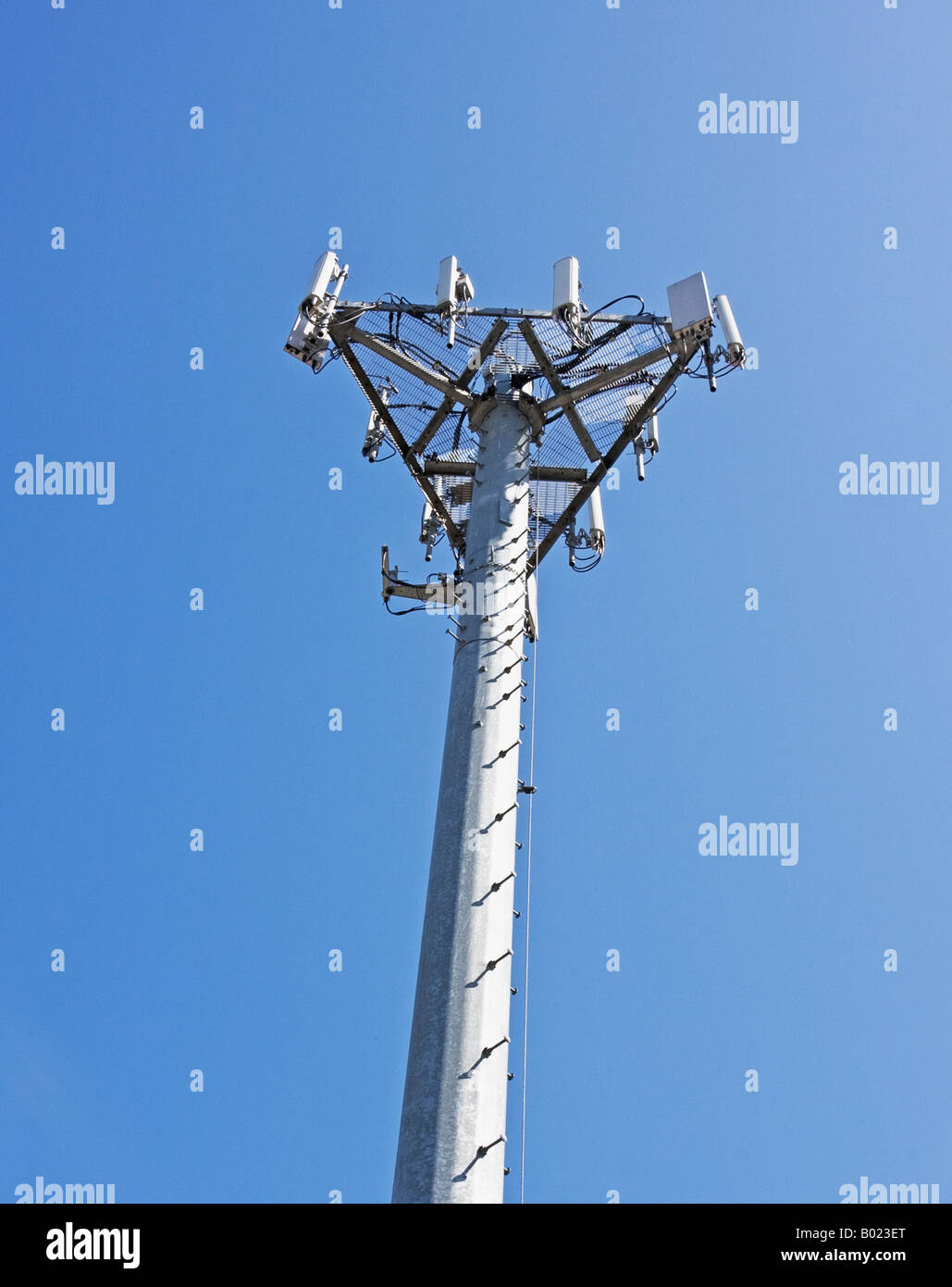 Cellular signal relay tower Stock Photo - Alamy