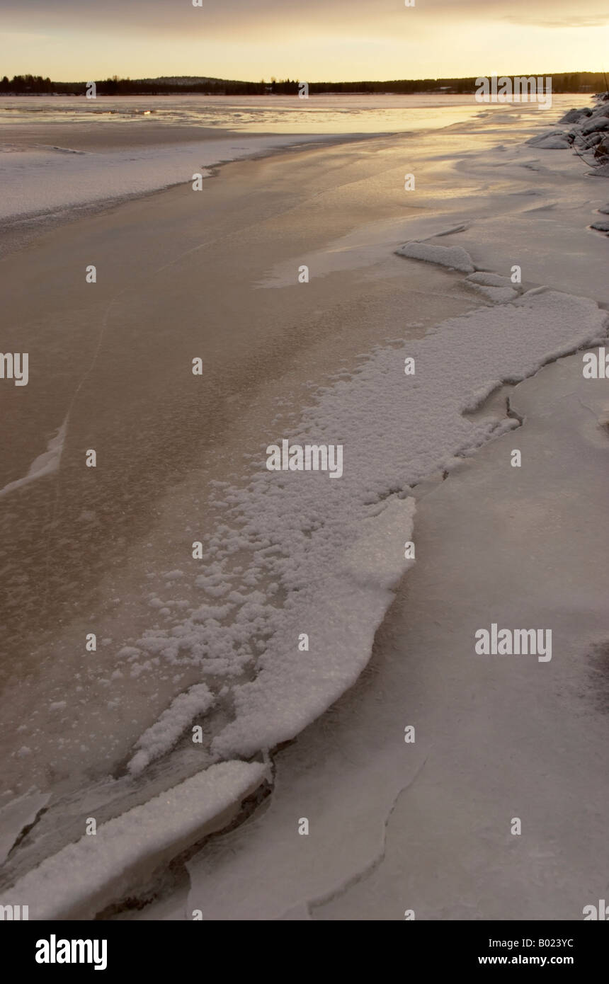 Noon sun arctic hi-res stock photography and images - Alamy