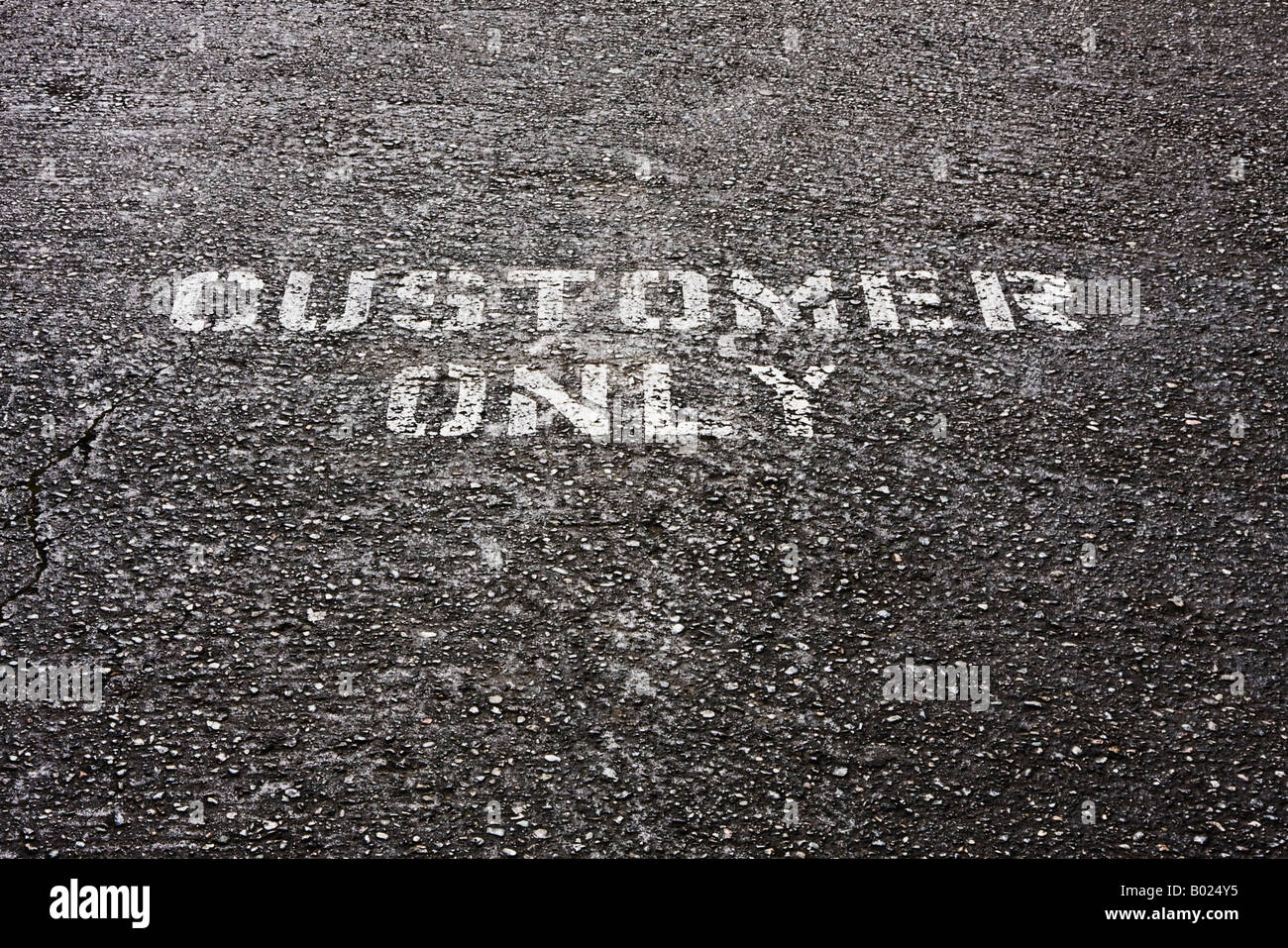 customer only warning in parking lot Stock Photo - Alamy