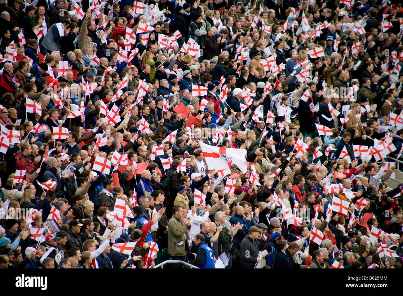 English rugby twickenham fans hi-res stock photography and images - Alamy