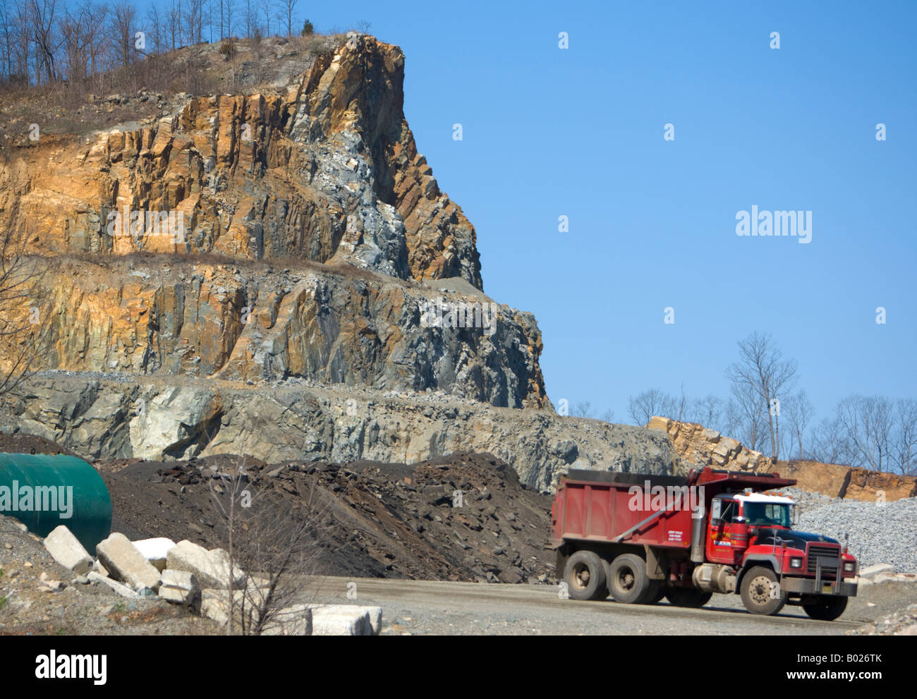 Dump truck construction hi-res stock photography and images - Alamy