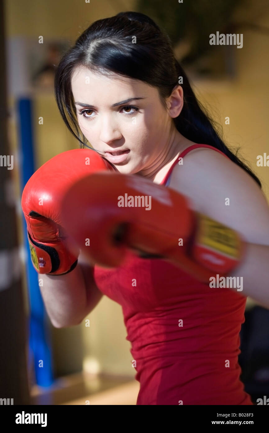 portrait of young woman boxing Stock Photo - Alamy
