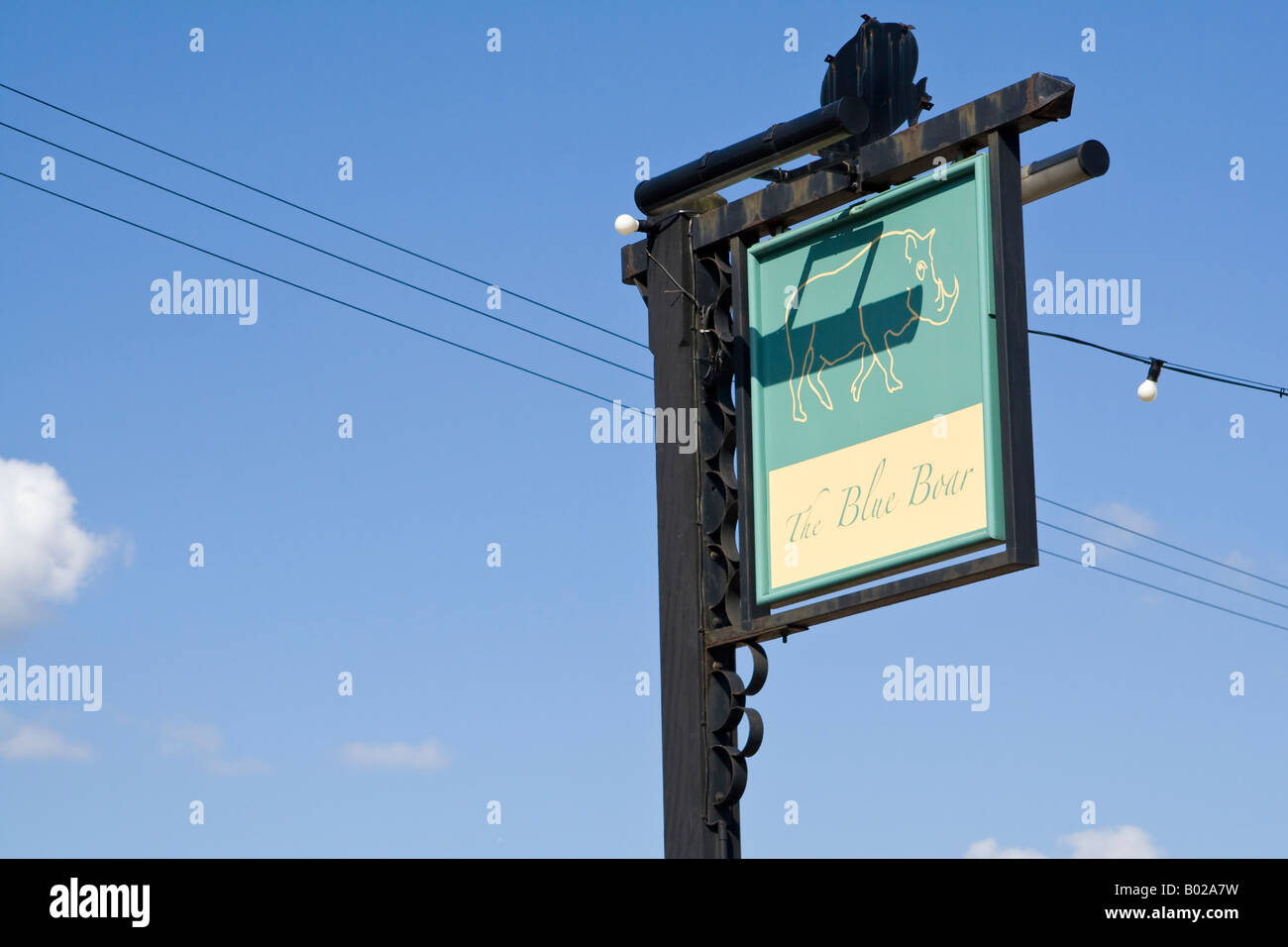 Blue boar pub sign hi-res stock photography and images - Alamy