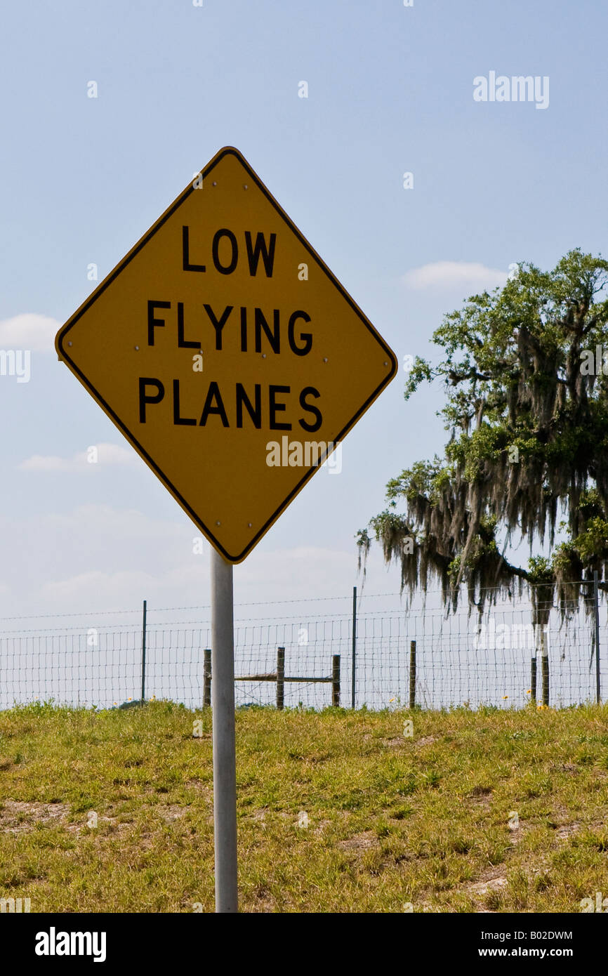 Low flying planes sign hi-res stock photography and images - Alamy