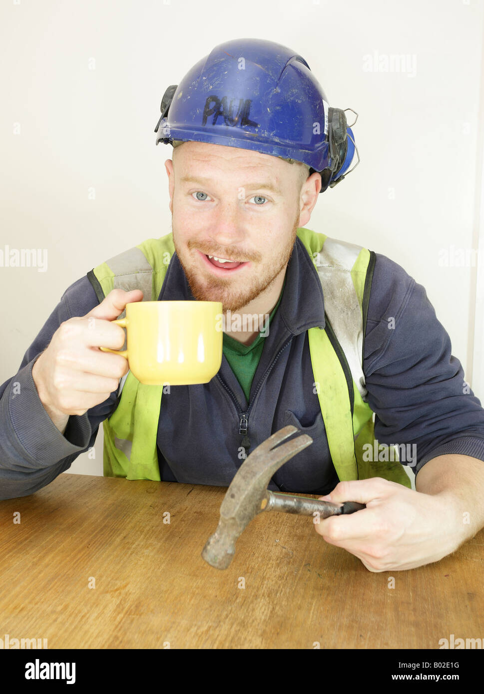 Uk builder and cup of Tea Stock Photo - Alamy
