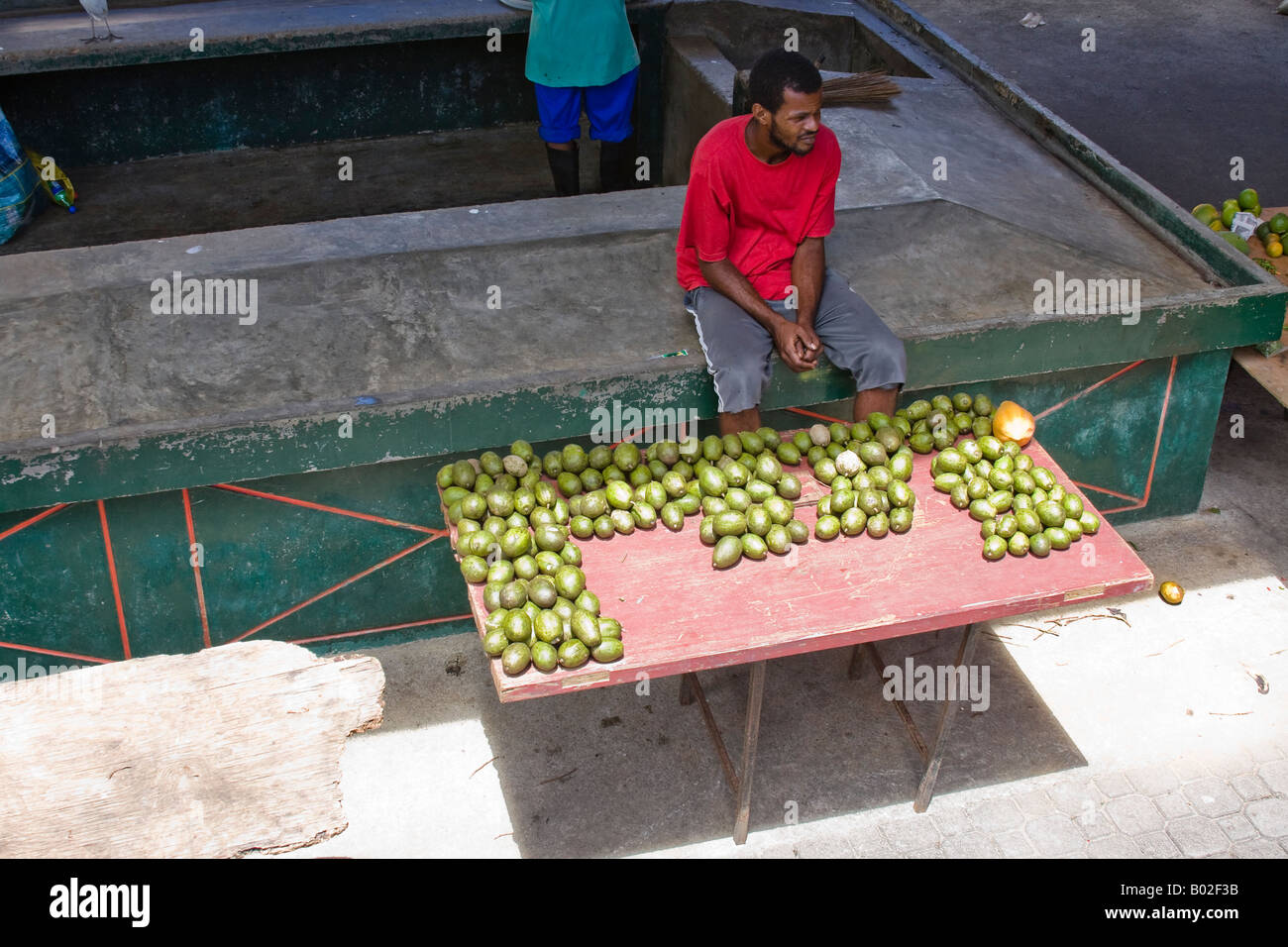 Man selling mangoes hi-res stock photography and images - Alamy