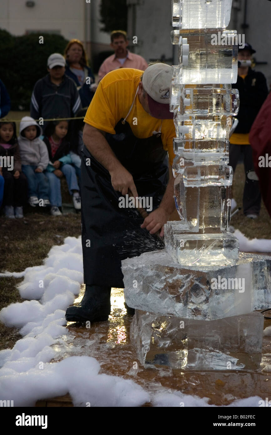 Ice scultpure hi-res stock photography and images - Alamy