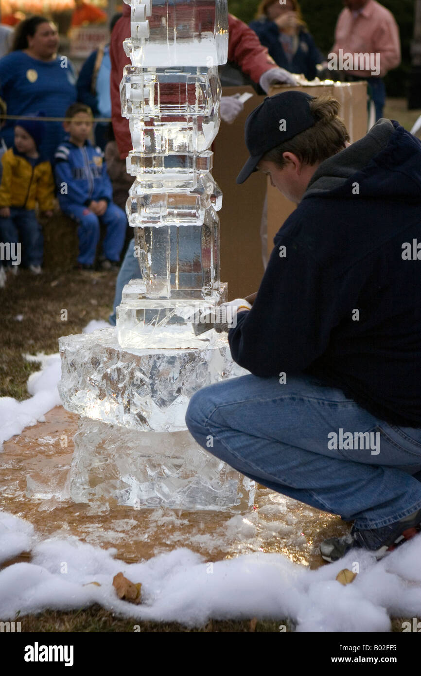 Ice scultpure hi-res stock photography and images - Alamy