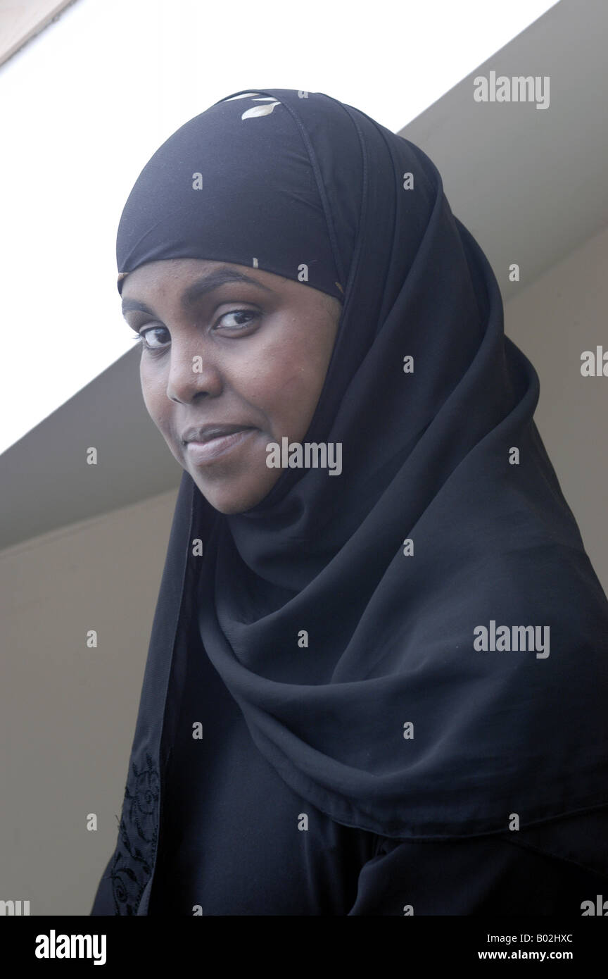 UK MUSLIM YOUNG WOMAN STUDENT AT WEMBLEY COLLEGE IN LONDON Stock Photo ...