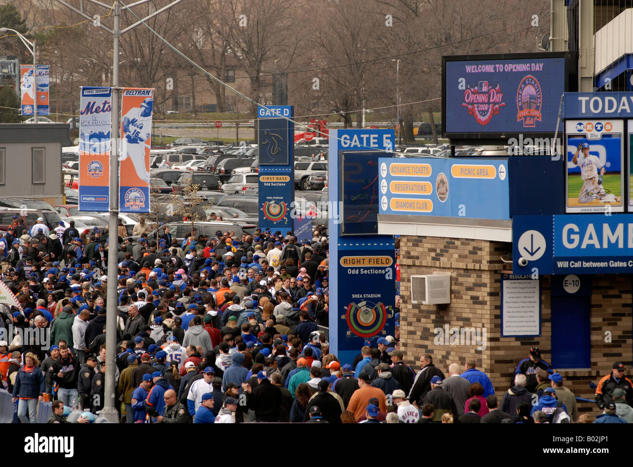 Fans arrive at Shea Stadium in Flushing Queens in NYC at the last ...