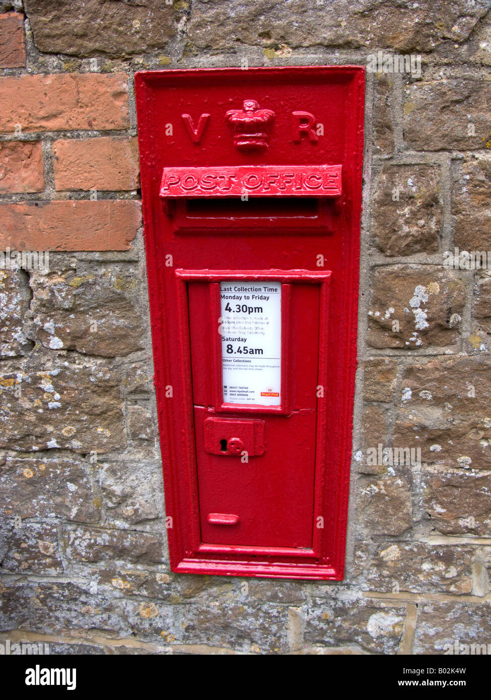 Queen victoria postbox hi-res stock photography and images - Alamy