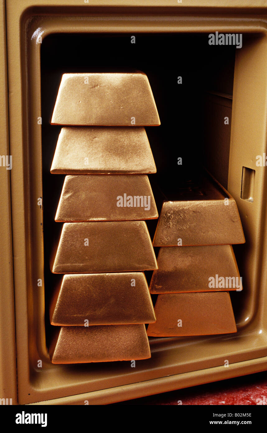 Gold bars in bank hi-res stock photography and images - Alamy