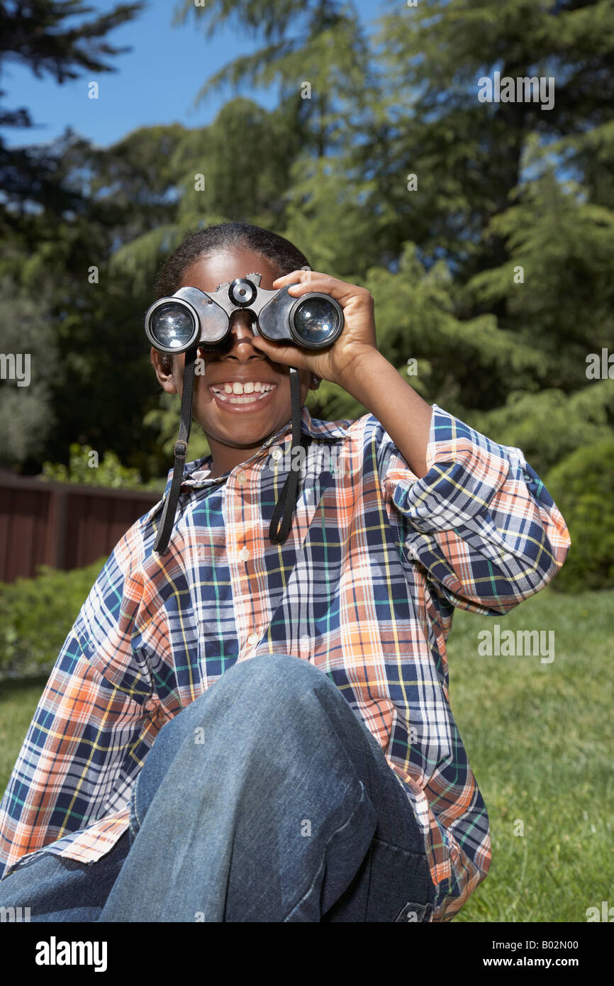 Boys using binoculars hi-res stock photography and images - Alamy