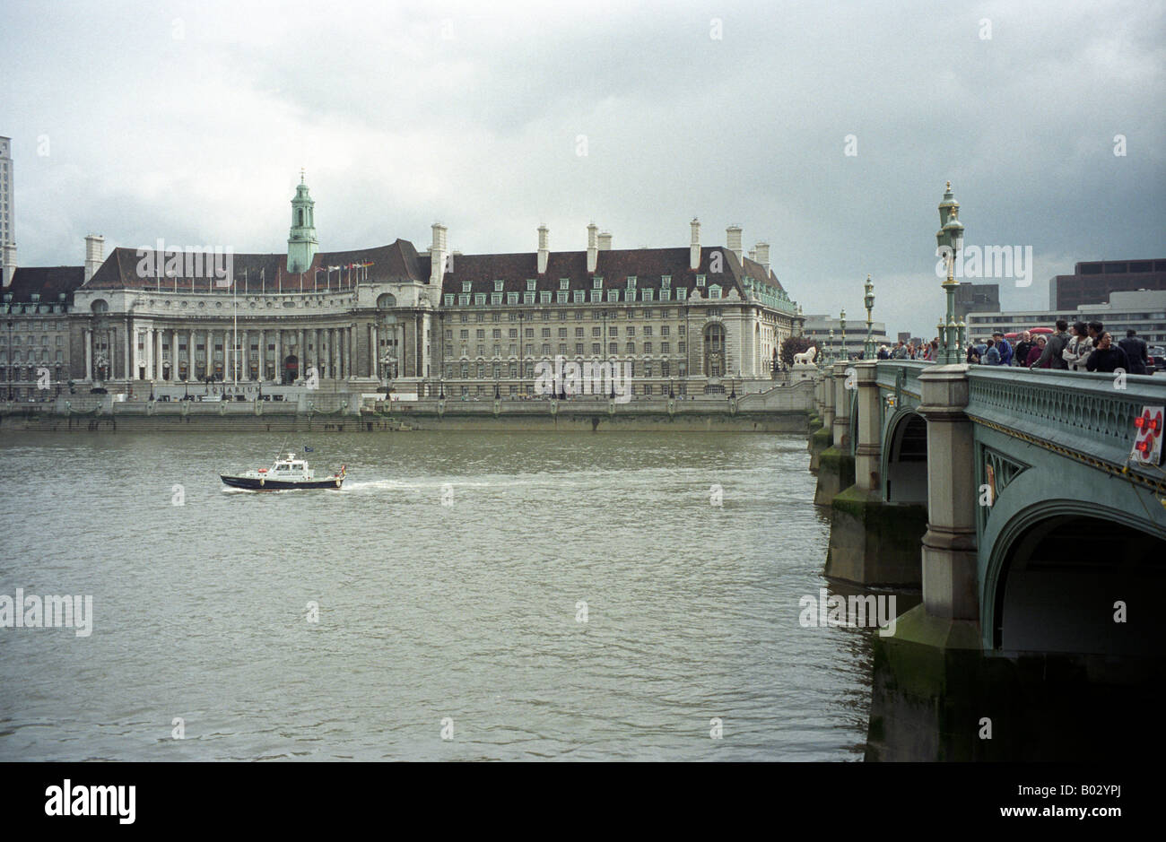 The Saatchi Gallery and River Thames, London, 2001 Stock Photo - Alamy