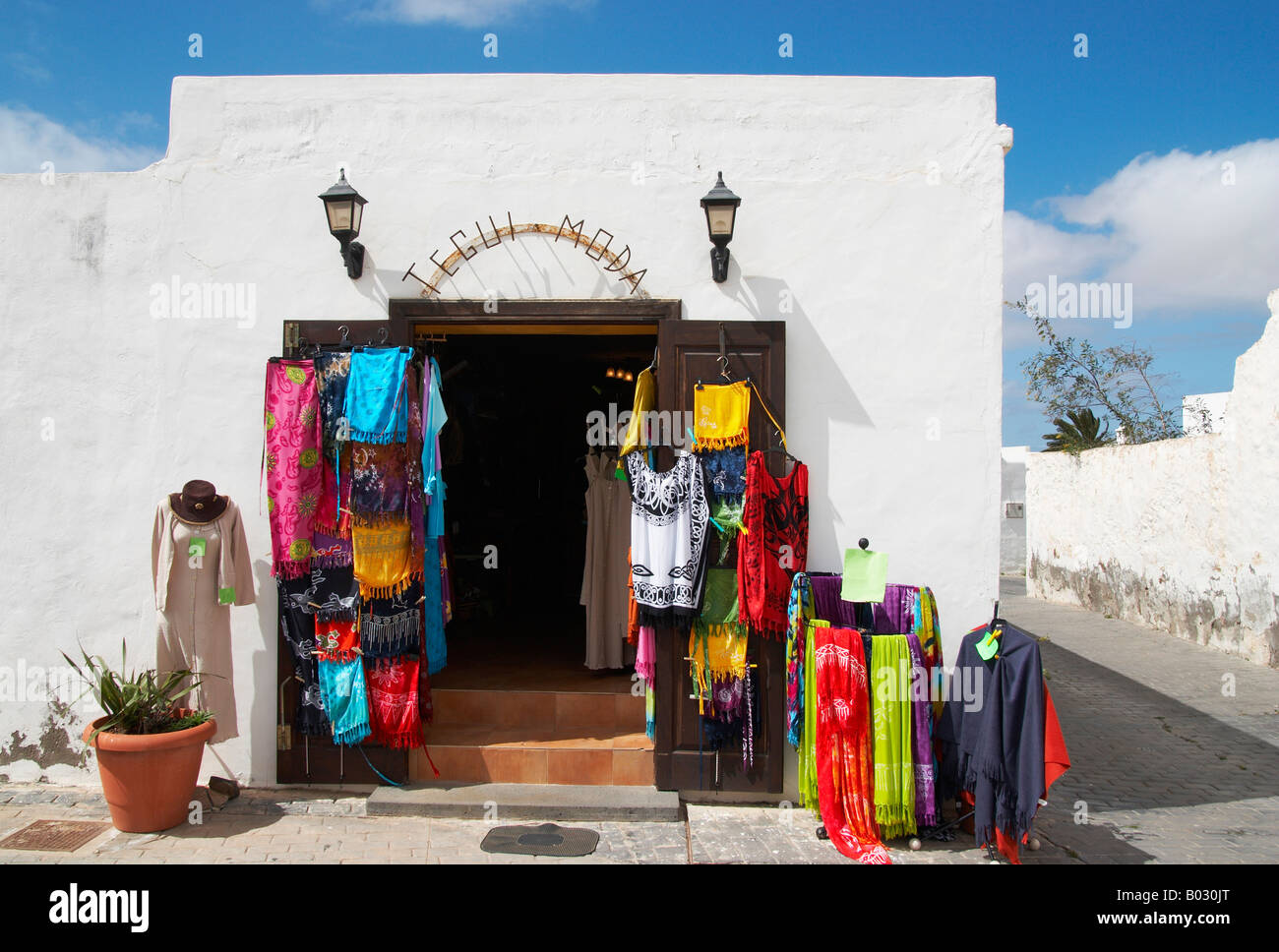 Spanish clothes shop hi-res stock photography and images - Alamy