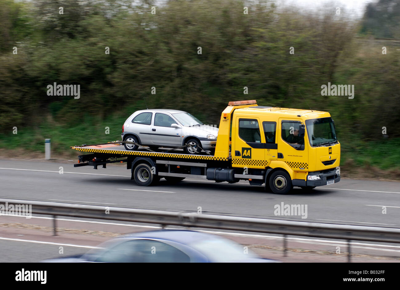 AA rescue truck on M40 motorway, Warwickshire, England, UK Stock Photo ...