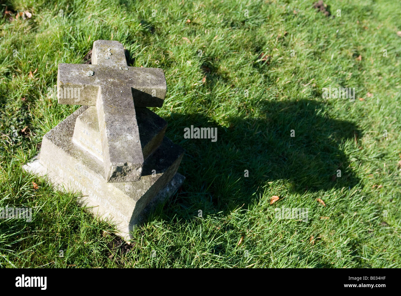 Fallen grave hi-res stock photography and images - Alamy