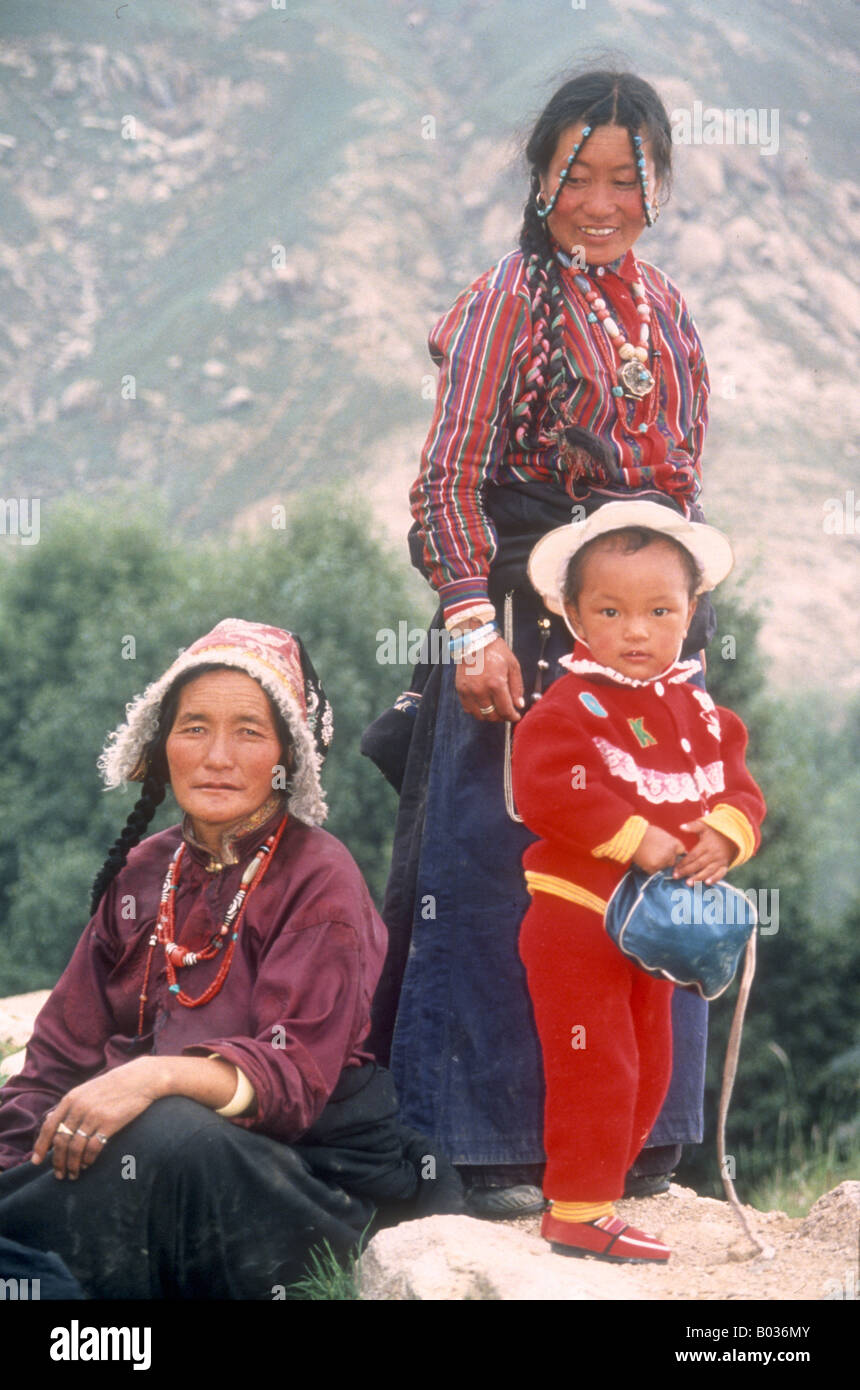 Three generations illustrate the Chinese oriented changes in people's ...