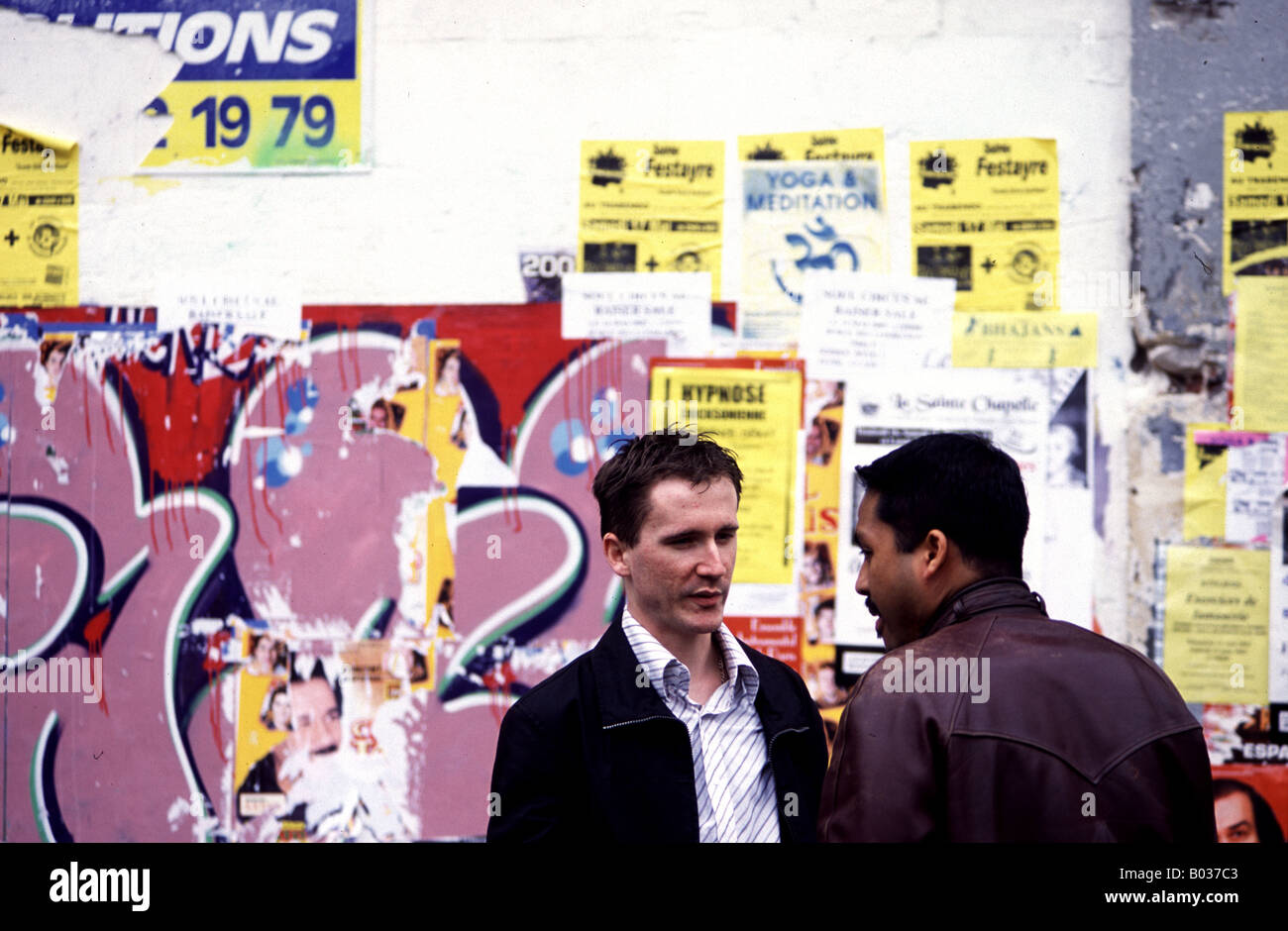 Two men talking france hi-res stock photography and images - Alamy