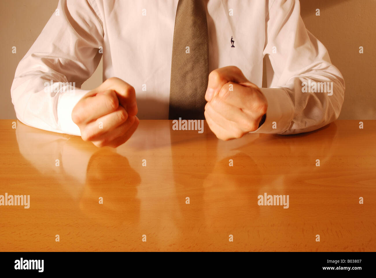Lenguaje corporal cerrado hi-res stock photography and images - Alamy