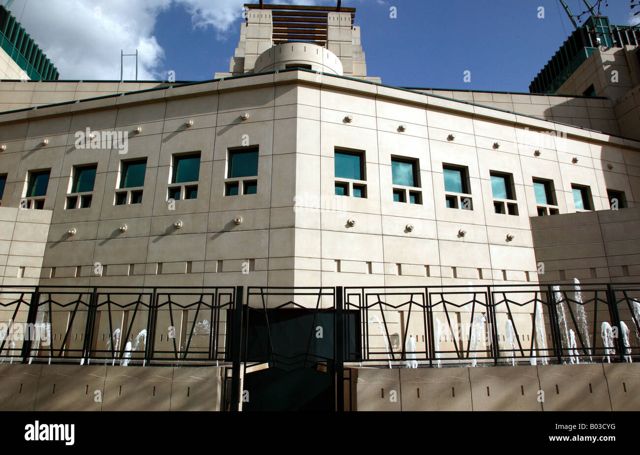 Close up mi6 sis building hi-res stock photography and images - Alamy