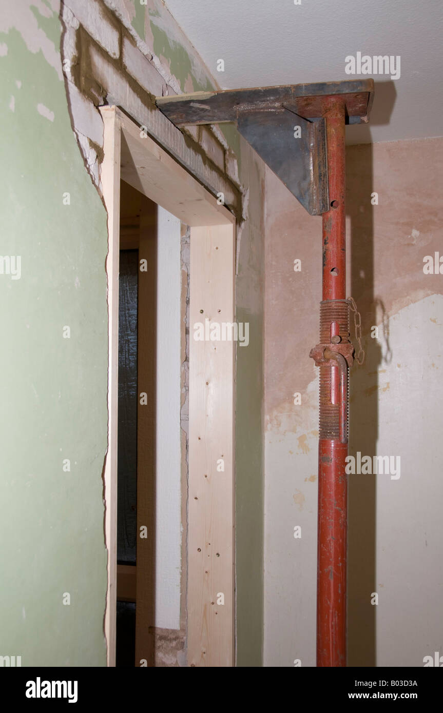 Acro prop holding up wall Stock Photo - Alamy