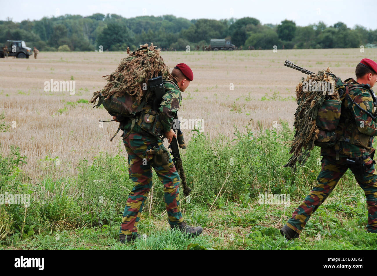 Belgian Paratroopers (red berets) after an intervention Stock Photo - Alamy