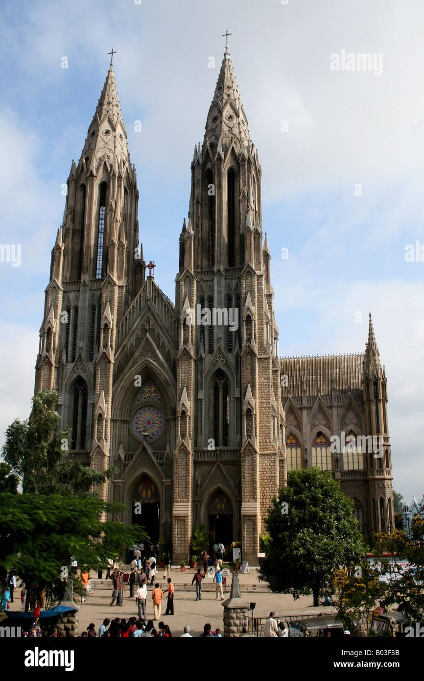 Indian Christian worshippers going to mass at Philomena Cathedral in ...