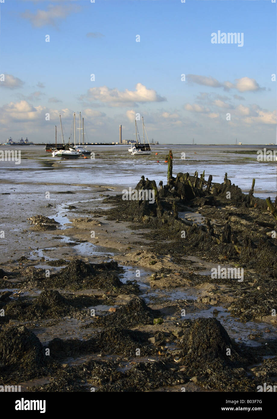 Yacht sunk at mooring hi-res stock photography and images - Alamy