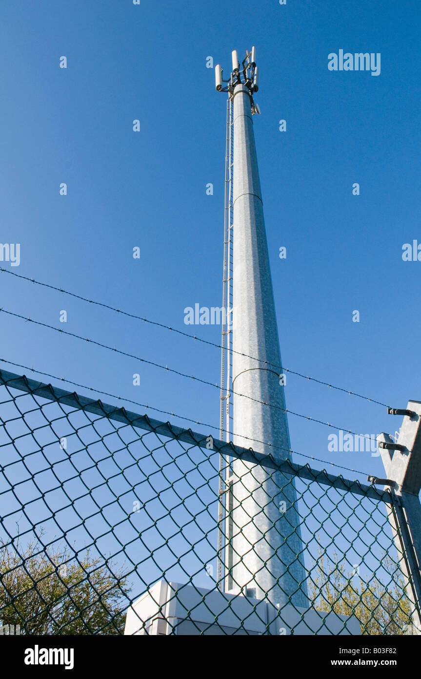 Mobile Phone Mast against a clear blue sky Stock Photo - Alamy