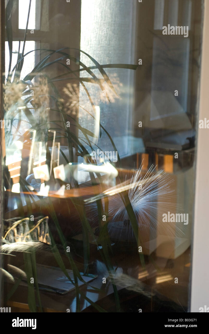 Reflections off glass hi-res stock photography and images - Alamy