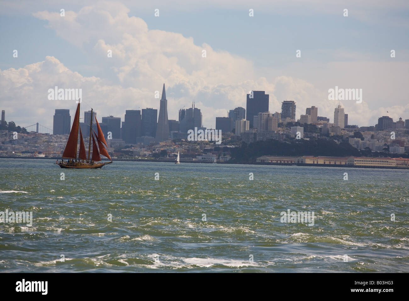sailing the san francisco bay Stock Photo - Alamy