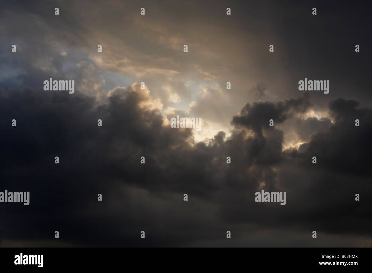 SUNLIGHT SHINING THROUGH CLOUDS IN STORMY SKY Stock Photo - Alamy