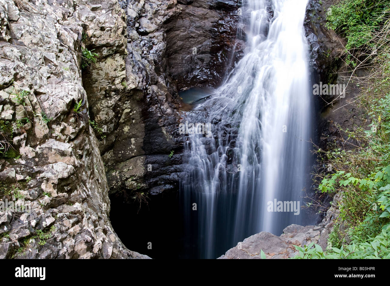 Natural bridge waterfall hi-res stock photography and images - Alamy