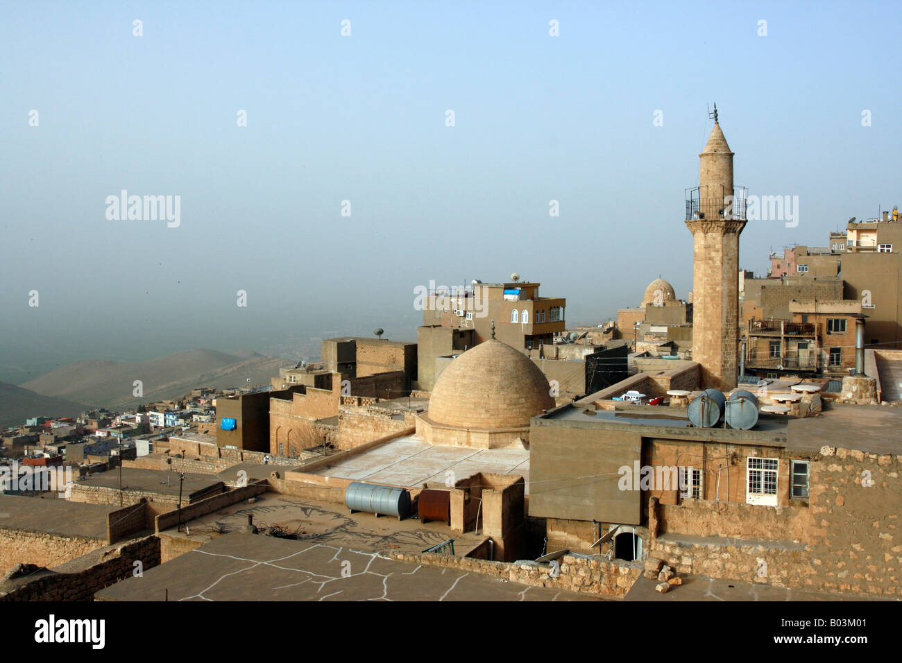The Arab stone architecture of old Mardin overlooking the plains Stock ...