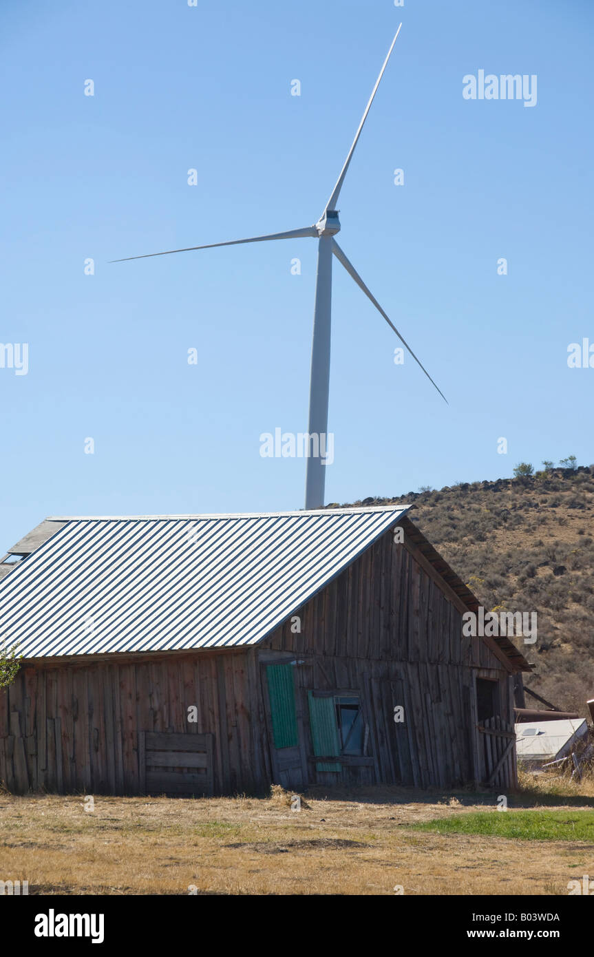 Sun behind a wind turbine hi-res stock photography and images - Alamy