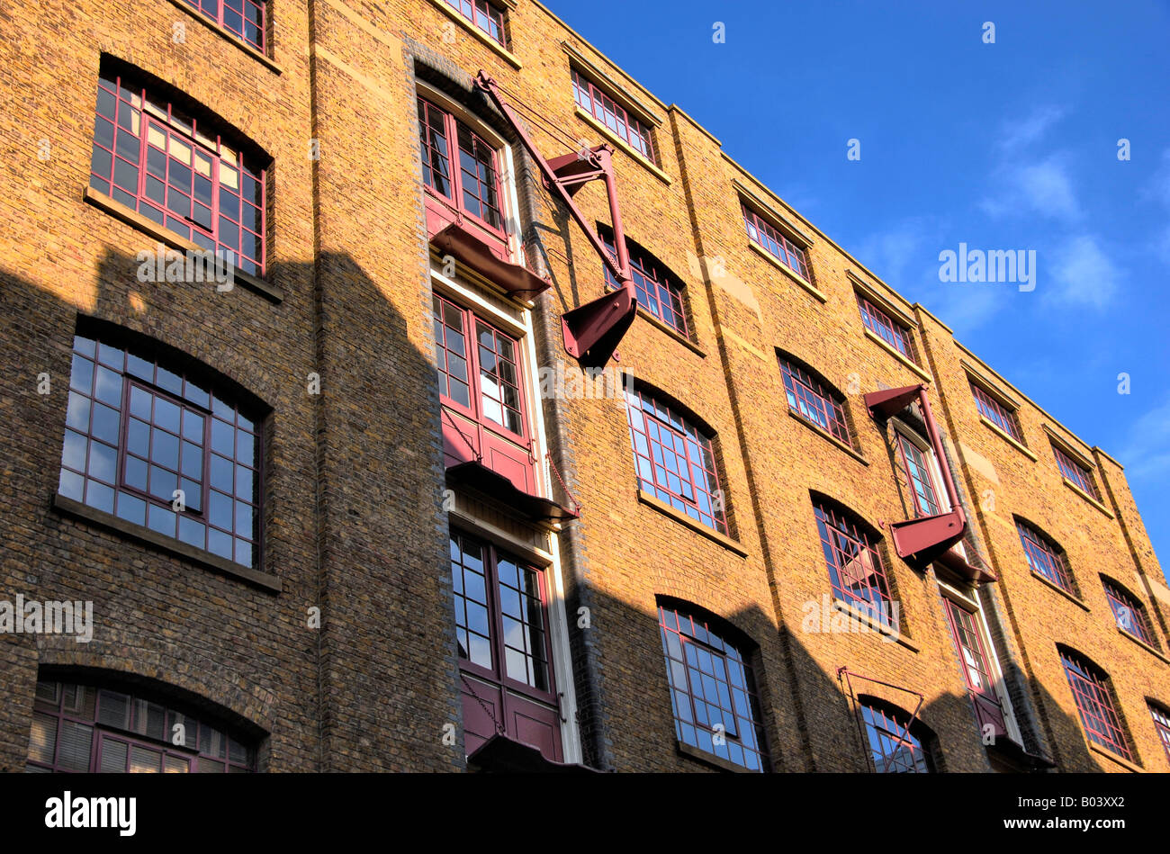 Old warehouse architecture hi-res stock photography and images - Alamy
