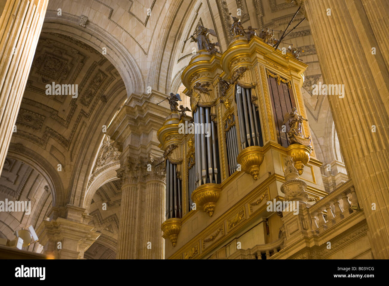 Cathedral church pipe organ hi-res stock photography and images - Alamy