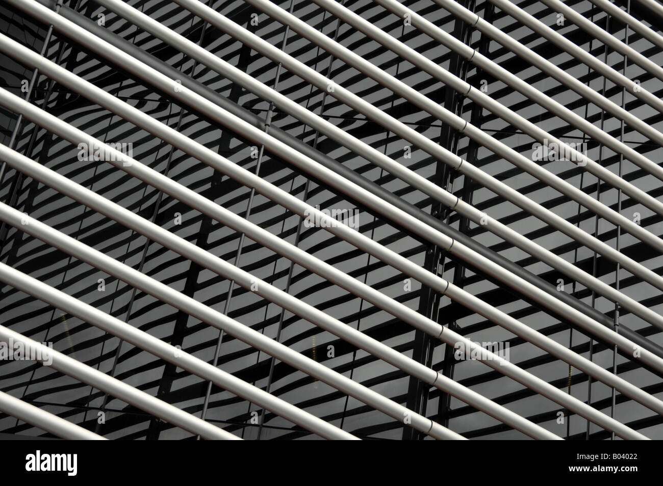 Chrome building hi-res stock photography and images - Alamy