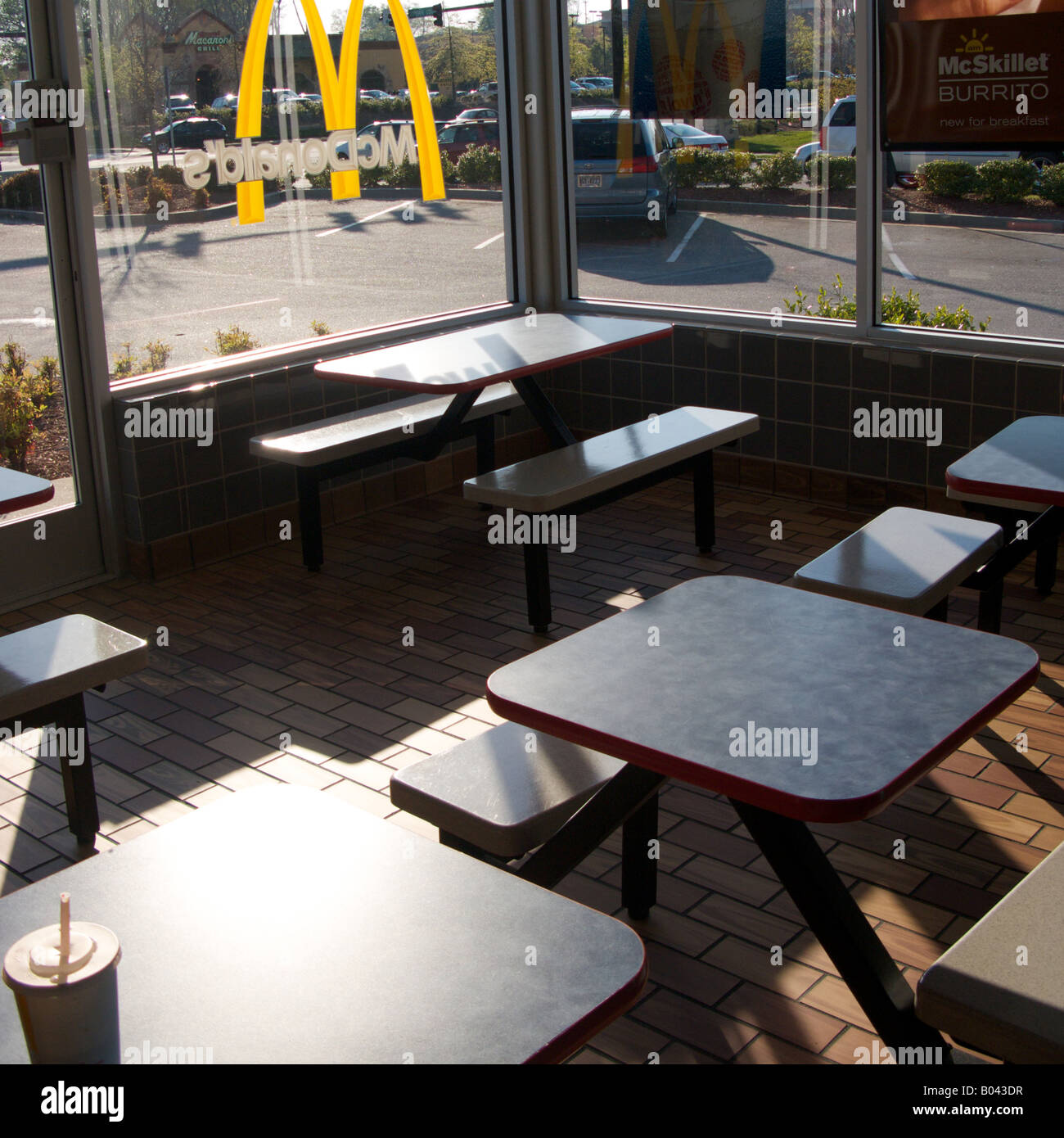 Mcdonald's interior hi-res stock photography and images - Alamy