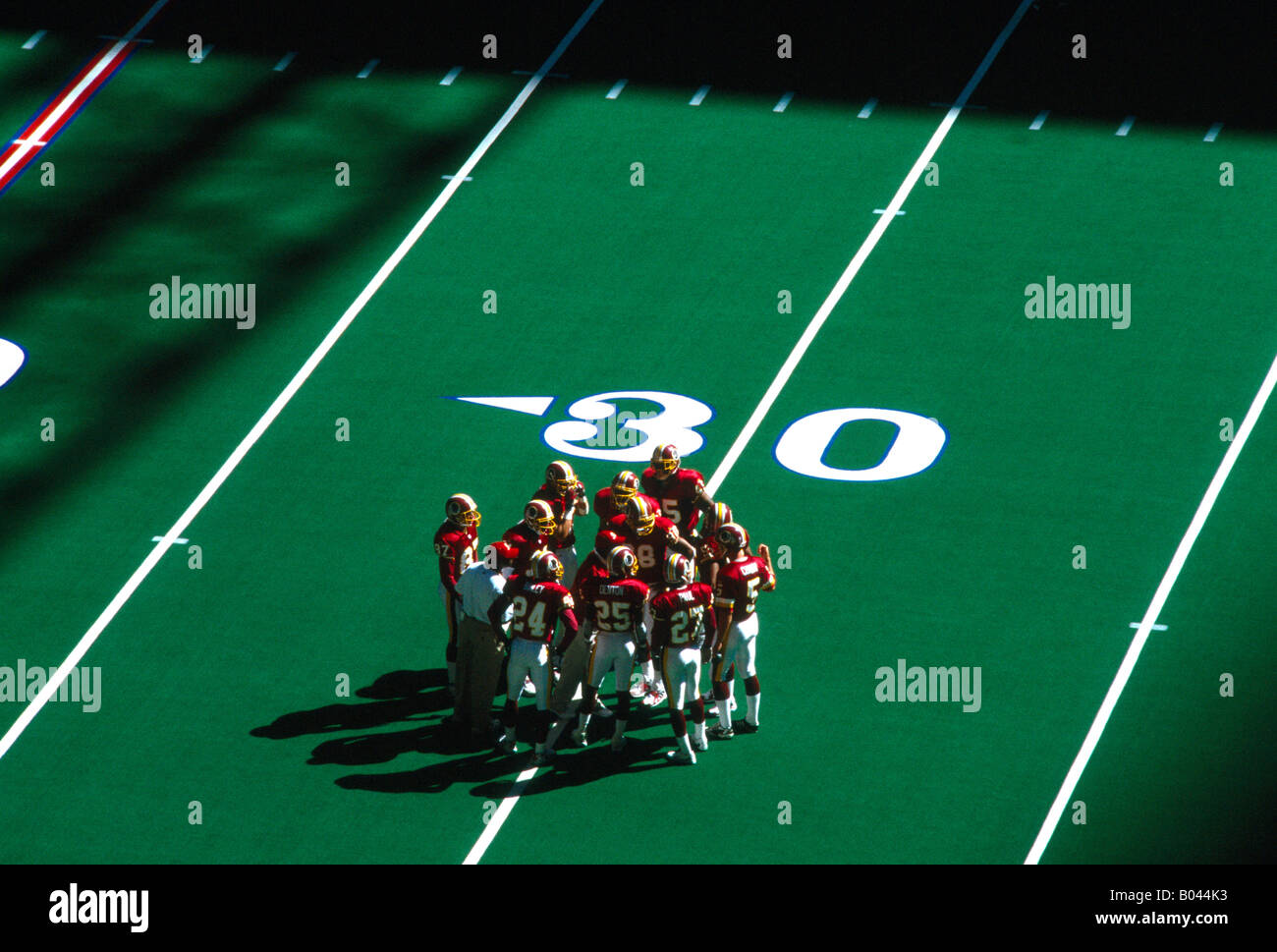Dallas cowboys huddle hi-res stock photography and images - Alamy