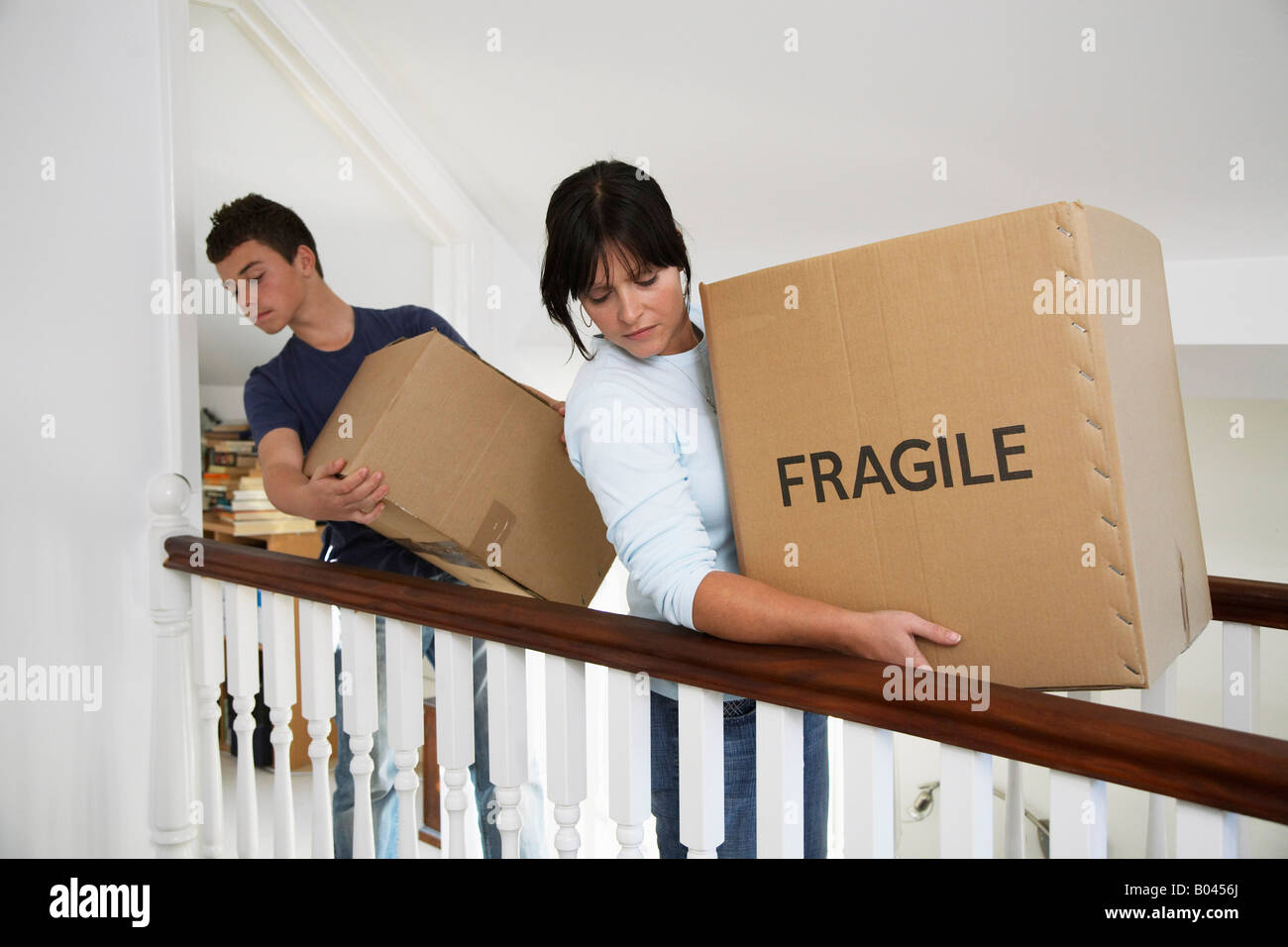 30 years male packing up boxes hi-res stock photography and images - Alamy
