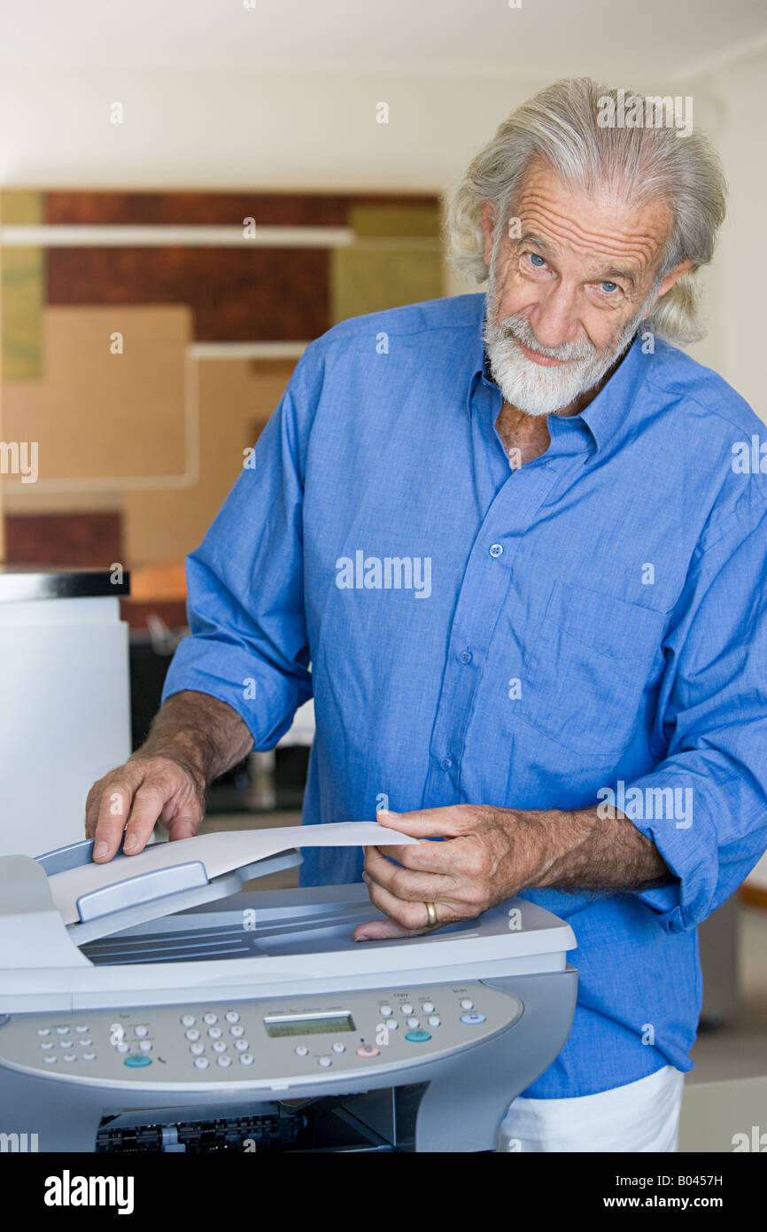 Man with photocopier hi-res stock photography and images - Alamy