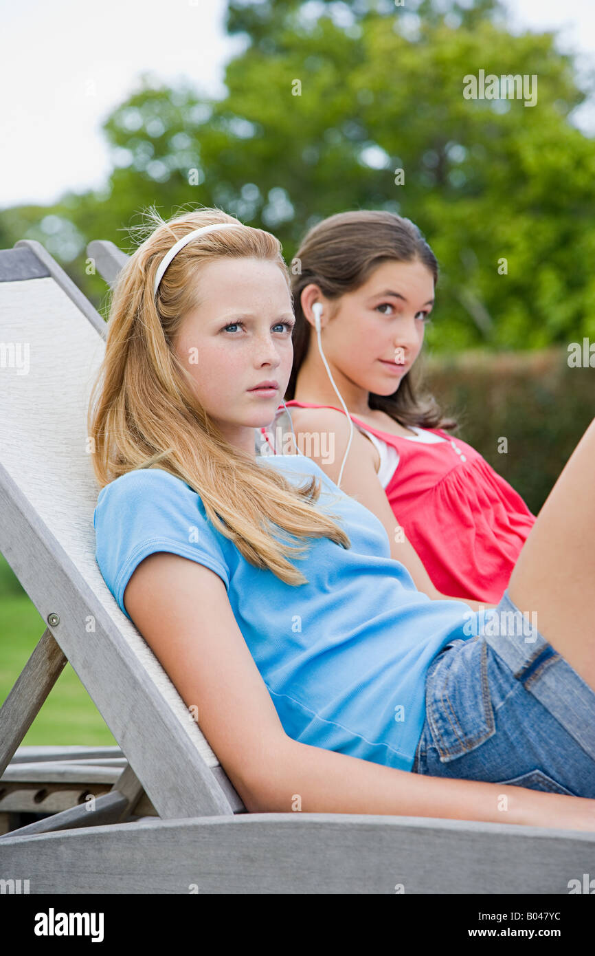 Pretty Teenage Girls Bud Telegraph