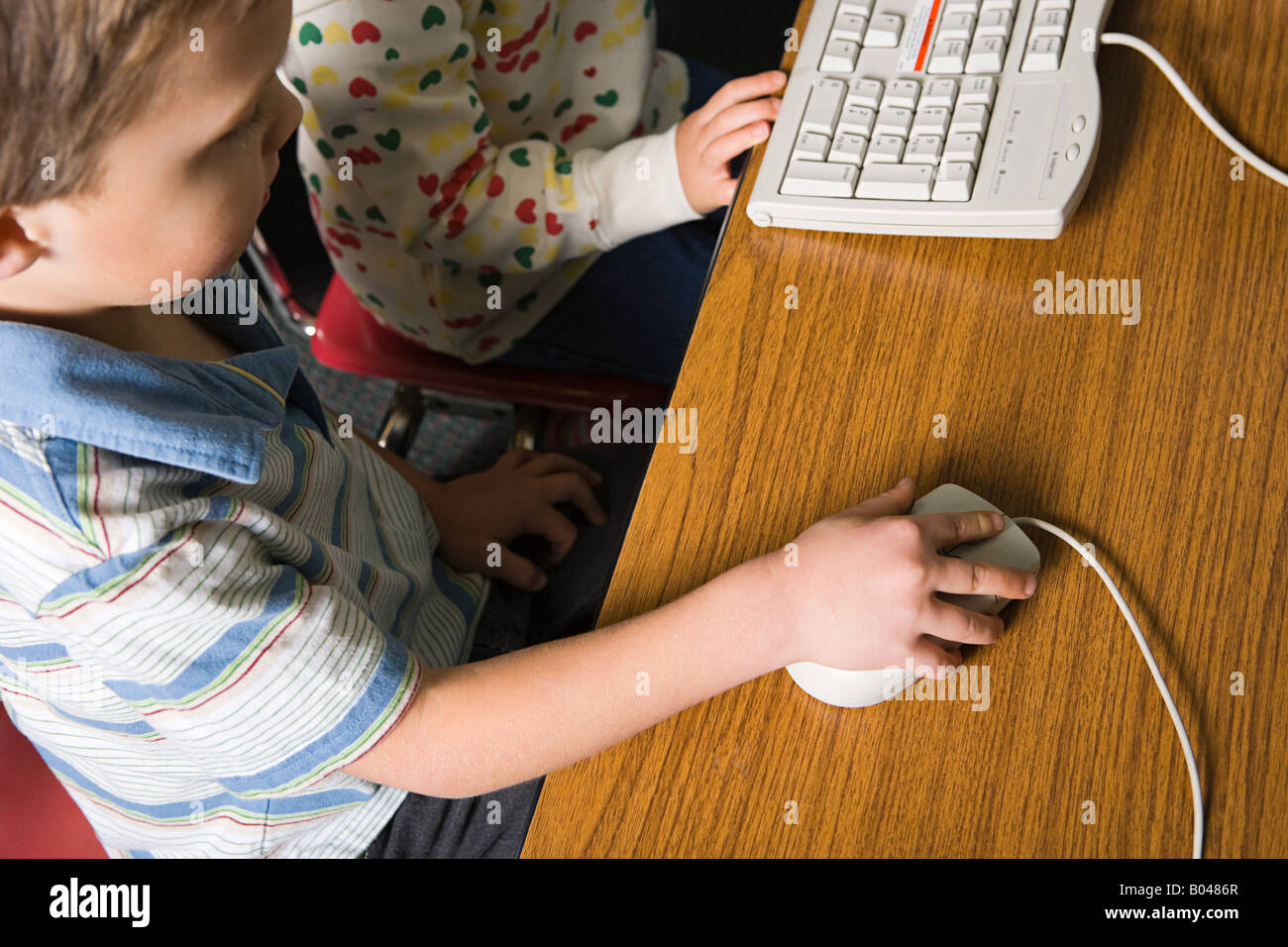 A boy using a computer mouse Stock Photo - Alamy